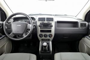 Grey Jeep Compass 2007 in Tallinn, with an engine capacity of 2.00 L and mileage of 319 thousand km for 1699 €, photo 13 on AUTOMOTO.COM.LV