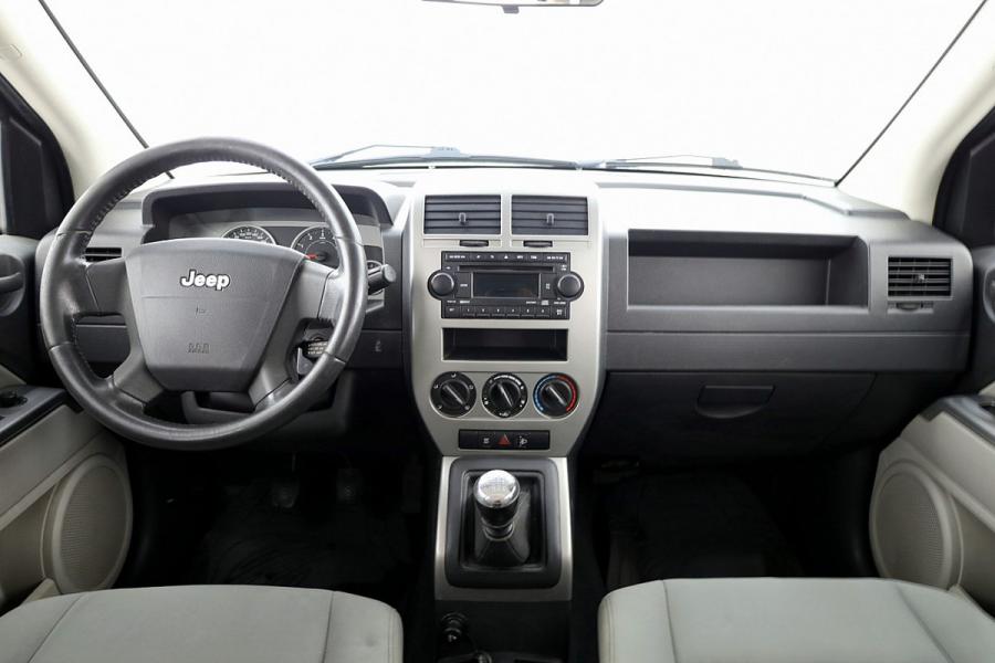 Grey Jeep Compass 2007 in Tallinn, with an engine capacity of 2.00 L and mileage of 319 thousand km for 1699 €, photo 13 on AUTOMOTO.COM.LV