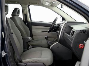 Grey Jeep Compass 2007 in Tallinn, with an engine capacity of 2.00 L and mileage of 319 thousand km for 1699 €, photo 14 on AUTOMOTO.COM.LV