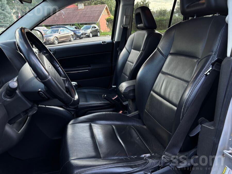 Pelēks Jeep Compass 2010 Rīga, ar dzinēja tilpumu 2.00 L un nobraukumu 245 tūkst. km par 2250 €, foto 6 vietnē AUTOMOTO.COM.LV