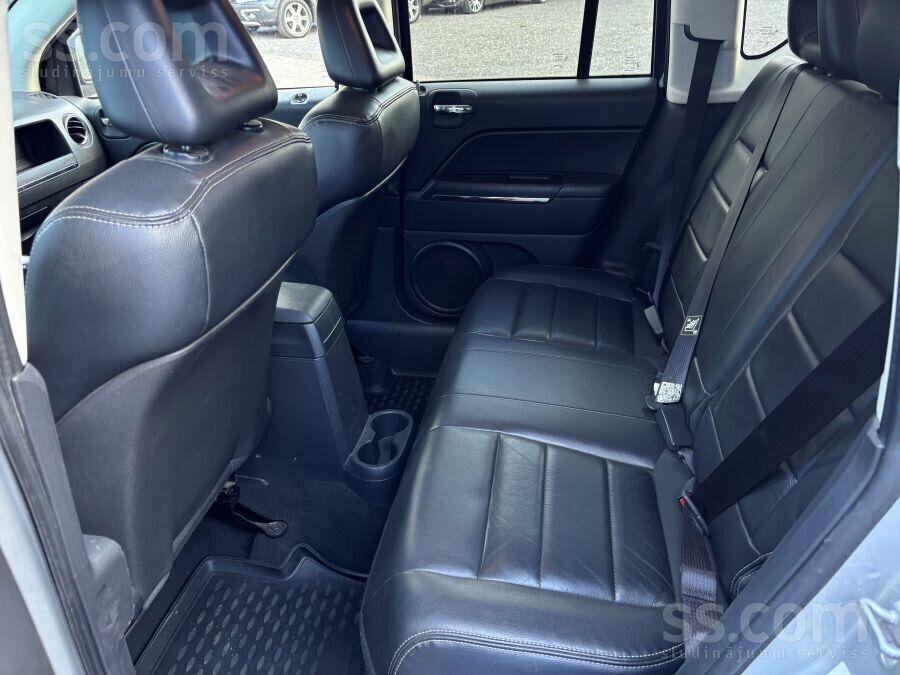 Pelēks Jeep Compass 2010 Rīga, ar dzinēja tilpumu 2.00 L un nobraukumu 245 tūkst. km par 2250 €, foto 7 vietnē AUTOMOTO.COM.LV