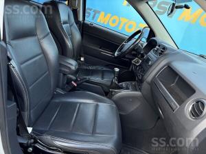 Pelēks Jeep Compass 2010 Rīga, ar dzinēja tilpumu 2.00 L un nobraukumu 245 tūkst. km par 2250 €, foto 9 vietnē AUTOMOTO.COM.LV