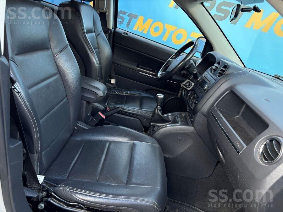 Pelēks Jeep Compass 2010 Rīga, ar dzinēja tilpumu 2.00 L un nobraukumu 245 tūkst. km par 2250 €, foto 9 vietnē AUTOMOTO.COM.LV