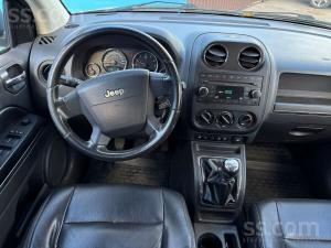 Pelēks Jeep Compass 2010 Rīga, ar dzinēja tilpumu 2.00 L un nobraukumu 245 tūkst. km par 2250 €, foto 10 vietnē AUTOMOTO.COM.LV