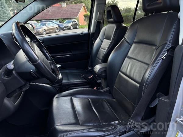 Pelēks Jeep Compass 2010 Rīga, ar dzinēja tilpumu 2.00 L un nobraukumu 245 tūkst. km par 2250 €, foto 6 vietnē AUTOMOTO.COM.LV