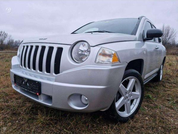 Grey Jeep Compass 2011 in Vilnius, with an engine capacity of 2.14 L and mileage of 109 thousand km for 3999 €, photo 1 on AUTOMOTO.COM.LV