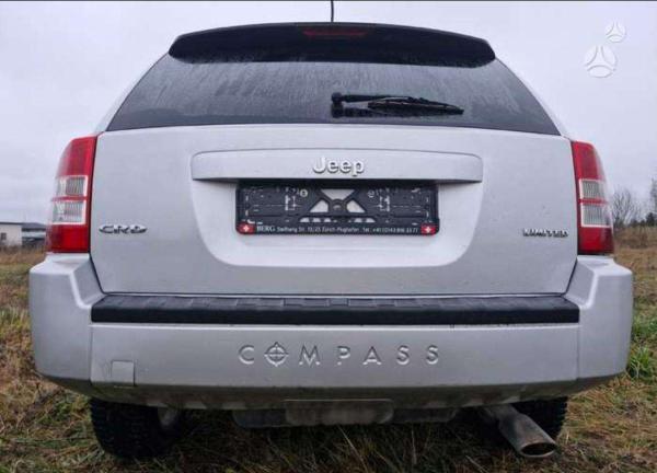 Grey Jeep Compass 2011 in Vilnius, with an engine capacity of 2.14 L and mileage of 109 thousand km for 3999 €, photo 3 on AUTOMOTO.COM.LV