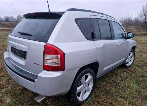 Grey Jeep Compass 2011 in Vilnius, with an engine capacity of 2.14 L and mileage of 109 thousand km for 3999 €, photo 4 on AUTOMOTO.COM.LV