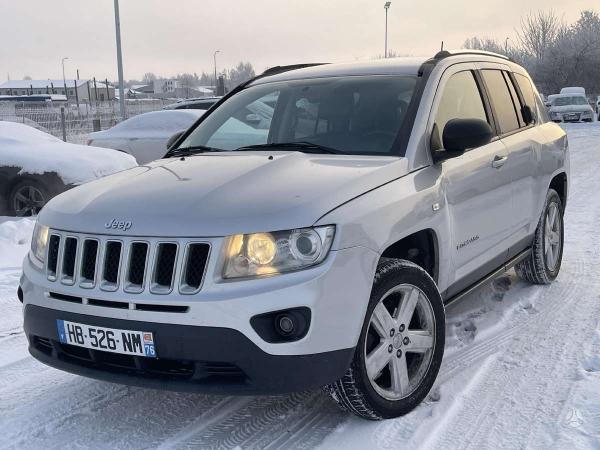 Grey Jeep Compass 2011 in Taurage, with an engine capacity of 2.14 L and mileage of 186 thousand km for 4900 €, photo 1 on AUTOMOTO.COM.LV
