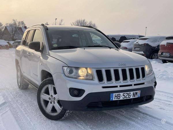 Grey Jeep Compass 2011 in Taurage, with an engine capacity of 2.14 L and mileage of 186 thousand km for 4900 €, photo 2 on AUTOMOTO.COM.LV