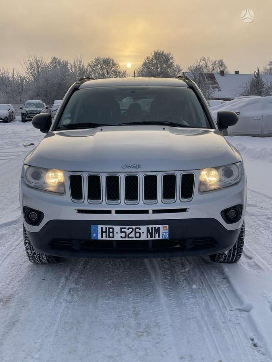 Pelēks Jeep Compass 2011 Tauragė, ar dzinēja tilpumu 2.14 L un nobraukumu 186 tūkst. km par 4900 €, foto 3 vietnē AUTOMOTO.COM.LV