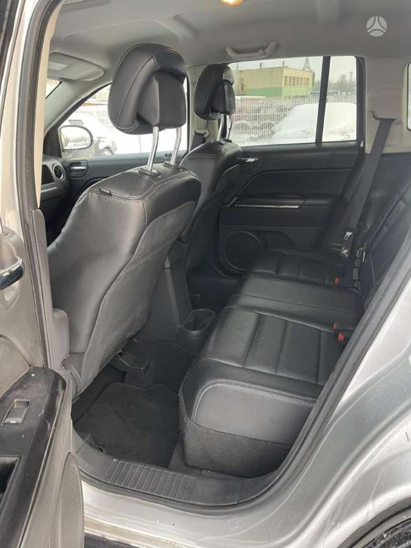 Grey Jeep Compass 2011 in Taurage, with an engine capacity of 2.14 L and mileage of 186 thousand km for 4900 €, photo 9 on AUTOMOTO.COM.LV