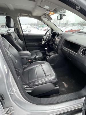 Pelēks Jeep Compass 2011 Tauragė, ar dzinēja tilpumu 2.14 L un nobraukumu 186 tūkst. km par 4900 €, foto 10 vietnē AUTOMOTO.COM.LV