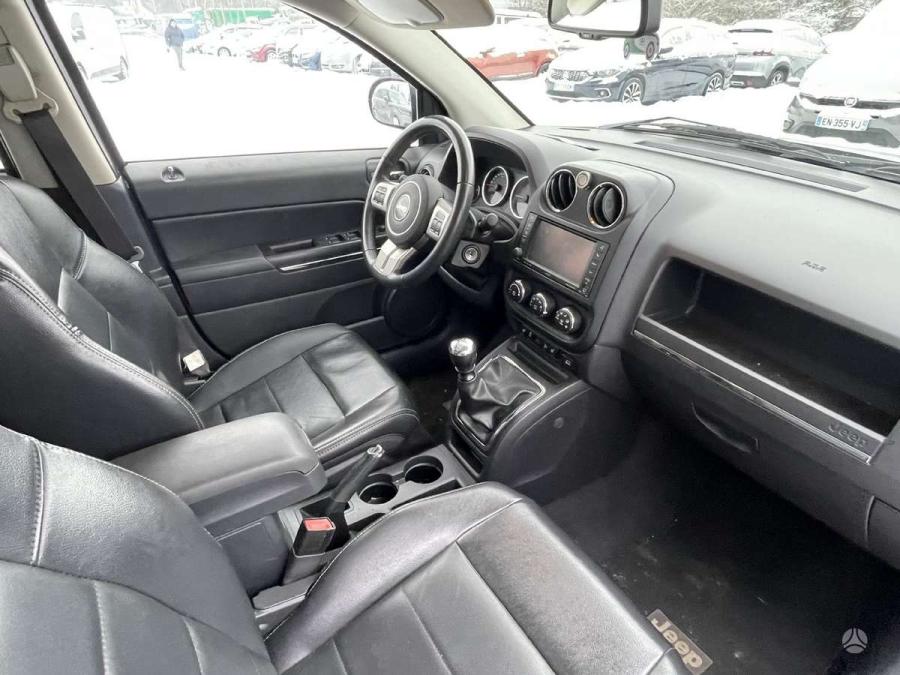 Pelēks Jeep Compass 2011 Tauragė, ar dzinēja tilpumu 2.14 L un nobraukumu 186 tūkst. km par 4900 €, foto 11 vietnē AUTOMOTO.COM.LV