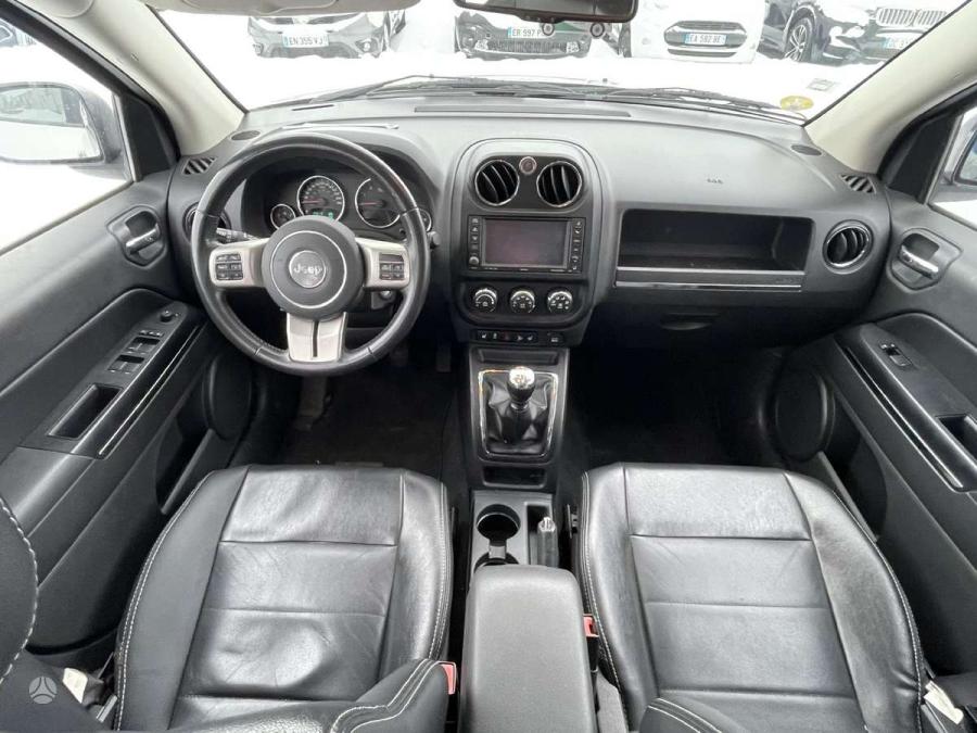 Pelēks Jeep Compass 2011 Tauragė, ar dzinēja tilpumu 2.14 L un nobraukumu 186 tūkst. km par 4900 €, foto 13 vietnē AUTOMOTO.COM.LV