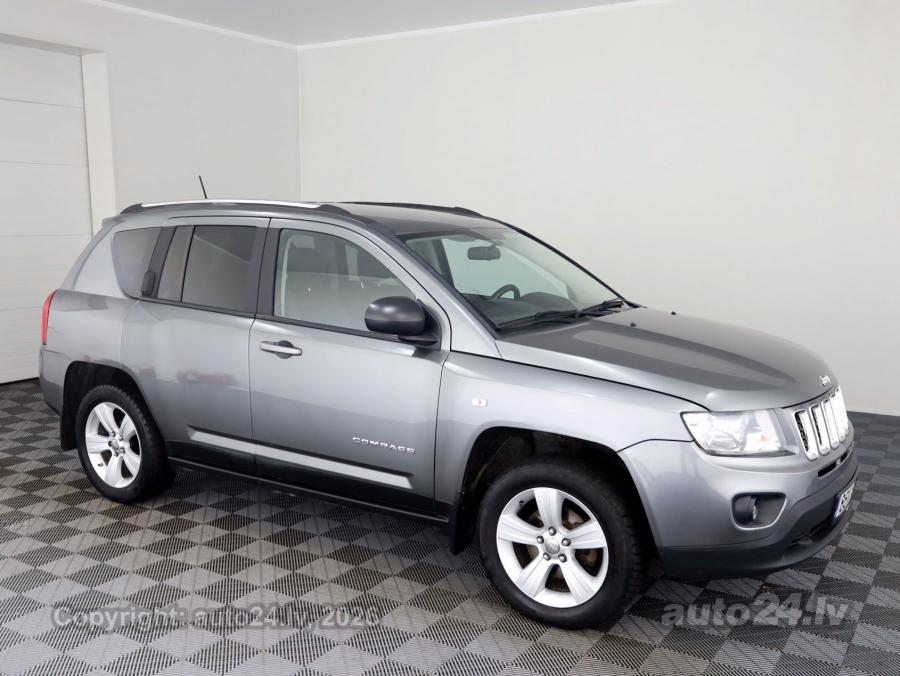 Pelēks Jeep Compass 2011 Tallina, ar dzinēja tilpumu 2.40 L un nobraukumu 172 tūkst. km par 3999 €, foto 1 vietnē AUTOMOTO.COM.LV