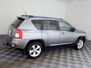 Pelēks Jeep Compass 2011 Tallina, ar dzinēja tilpumu 2.40 L un nobraukumu 172 tūkst. km par 3999 €, foto 4 vietnē AUTOMOTO.COM.LV