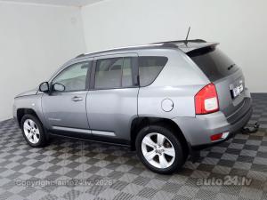 Pelēks Jeep Compass 2011 Tallina, ar dzinēja tilpumu 2.40 L un nobraukumu 172 tūkst. km par 3999 €, foto 5 vietnē AUTOMOTO.COM.LV