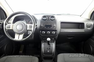 Pelēks Jeep Compass 2011 Tallina, ar dzinēja tilpumu 2.40 L un nobraukumu 172 tūkst. km par 3999 €, foto 6 vietnē AUTOMOTO.COM.LV