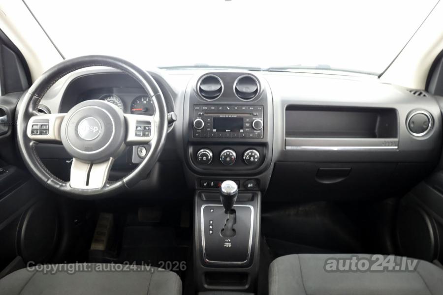 Pelēks Jeep Compass 2011 Tallina, ar dzinēja tilpumu 2.40 L un nobraukumu 172 tūkst. km par 3999 €, foto 6 vietnē AUTOMOTO.COM.LV