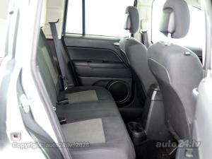 Pelēks Jeep Compass 2011 Tallina, ar dzinēja tilpumu 2.40 L un nobraukumu 172 tūkst. km par 3999 €, foto 8 vietnē AUTOMOTO.COM.LV