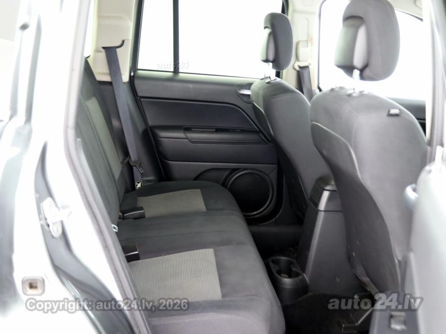 Pelēks Jeep Compass 2011 Tallina, ar dzinēja tilpumu 2.40 L un nobraukumu 172 tūkst. km par 3999 €, foto 8 vietnē AUTOMOTO.COM.LV