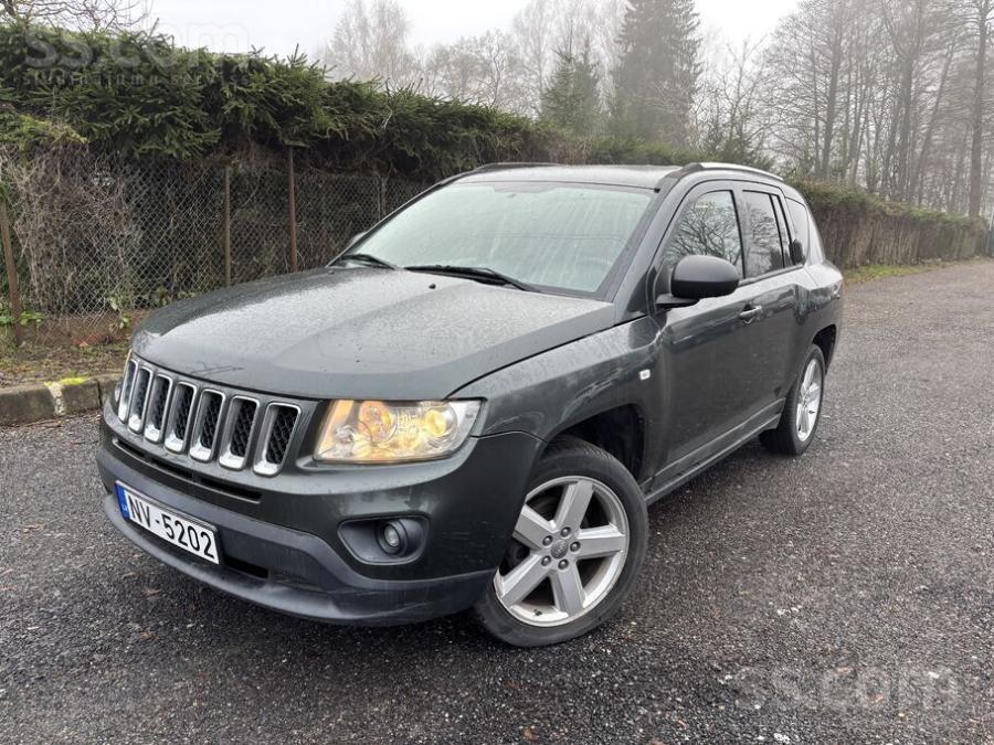 Pelēks Jeep Compass 2011 Rīga, ar dzinēja tilpumu 2.20 L un nobraukumu 227 tūkst. km par 3450 €, foto 1 vietnē AUTOMOTO.COM.LV