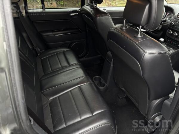 Pelēks Jeep Compass 2011 Rīga, ar dzinēja tilpumu 2.20 L un nobraukumu 227 tūkst. km par 3450 €, foto 8 vietnē AUTOMOTO.COM.LV