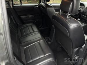 Pelēks Jeep Compass 2011 Rīga, ar dzinēja tilpumu 2.20 L un nobraukumu 227 tūkst. km par 3450 €, foto 9 vietnē AUTOMOTO.COM.LV