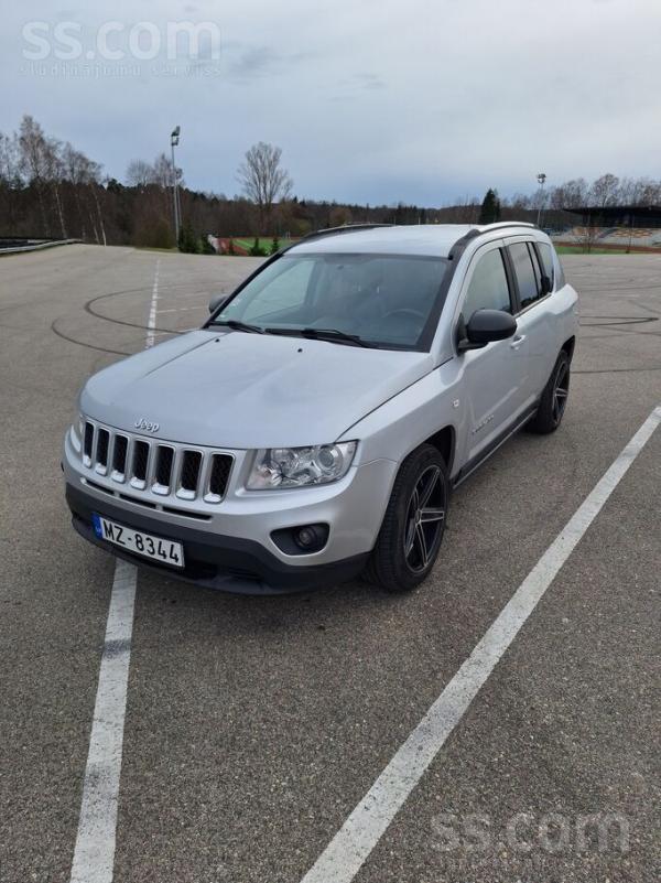 Pelēks Jeep Compass 2011 Valka, ar dzinēja tilpumu 2.20 L un nobraukumu 220 tūkst. km par 3450 €, foto 1 vietnē AUTOMOTO.COM.LV