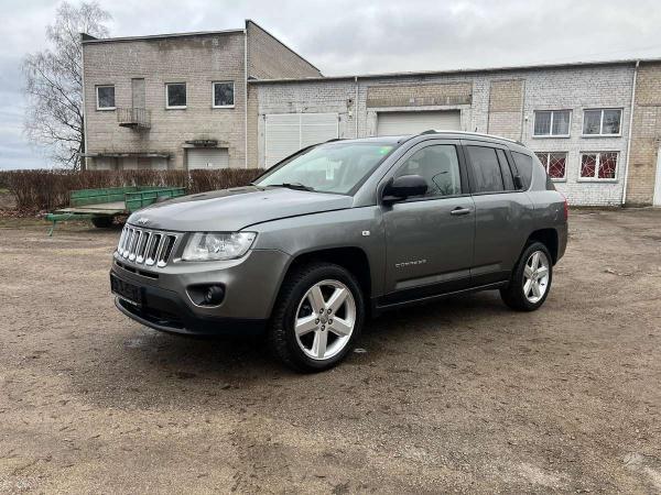 Pelēks Jeep Compass 2012 Kelmė, ar dzinēja tilpumu 2.14 L un nobraukumu 157 tūkst. km par 5900 €, foto 1 vietnē AUTOMOTO.COM.LV