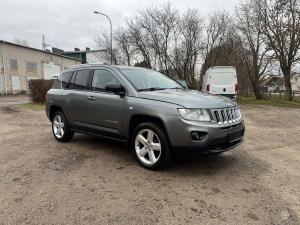 Grey Jeep Compass 2012 in Kelme, with an engine capacity of 2.14 L and mileage of 157 thousand km for 5900 €, photo 2 on AUTOMOTO.COM.LV
