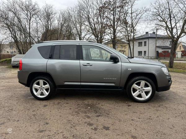 Pelēks Jeep Compass 2012 Kelmė, ar dzinēja tilpumu 2.14 L un nobraukumu 157 tūkst. km par 5900 €, foto 3 vietnē AUTOMOTO.COM.LV