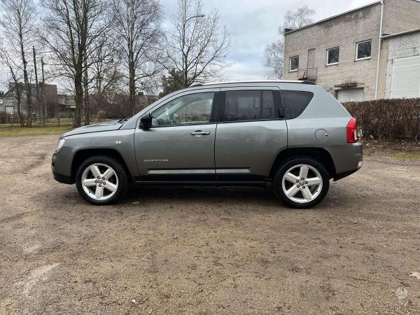 Pelēks Jeep Compass 2012 Kelmė, ar dzinēja tilpumu 2.14 L un nobraukumu 157 tūkst. km par 5900 €, foto 4 vietnē AUTOMOTO.COM.LV