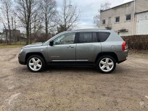 Grey Jeep Compass 2012 in Kelme, with an engine capacity of 2.14 L and mileage of 157 thousand km for 5900 €, photo 4 on AUTOMOTO.COM.LV