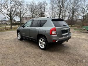 Grey Jeep Compass 2012 in Kelme, with an engine capacity of 2.14 L and mileage of 157 thousand km for 5900 €, photo 5 on AUTOMOTO.COM.LV