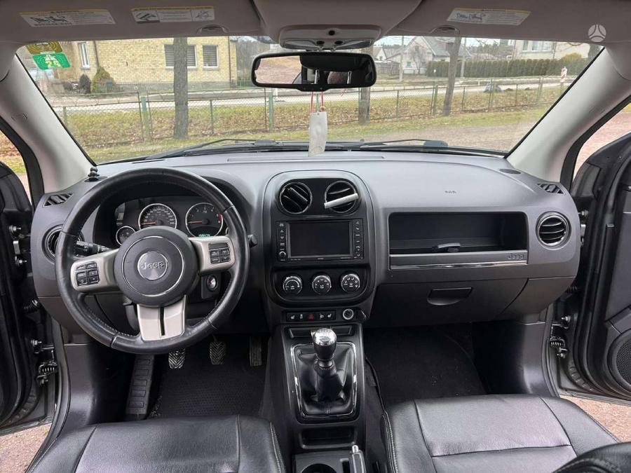 Grey Jeep Compass 2012 in Kelme, with an engine capacity of 2.14 L and mileage of 157 thousand km for 5900 €, photo 9 on AUTOMOTO.COM.LV