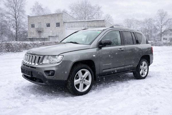 Grey Jeep Compass 2012 in Kelme, with an engine capacity of 2.14 L and mileage of 157 thousand km for 5700 €, photo 2 on AUTOMOTO.COM.LV