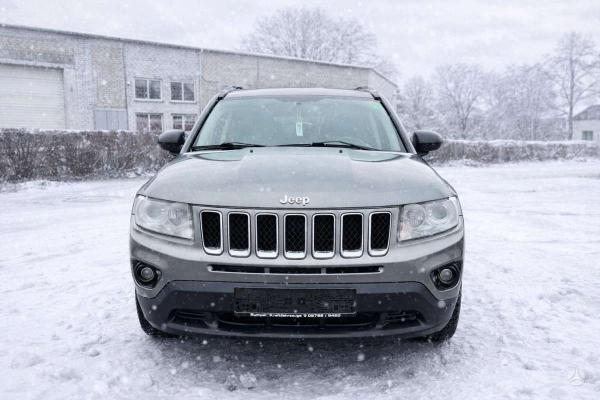 Grey Jeep Compass 2012 in Kelme, with an engine capacity of 2.14 L and mileage of 157 thousand km for 5700 €, photo 3 on AUTOMOTO.COM.LV