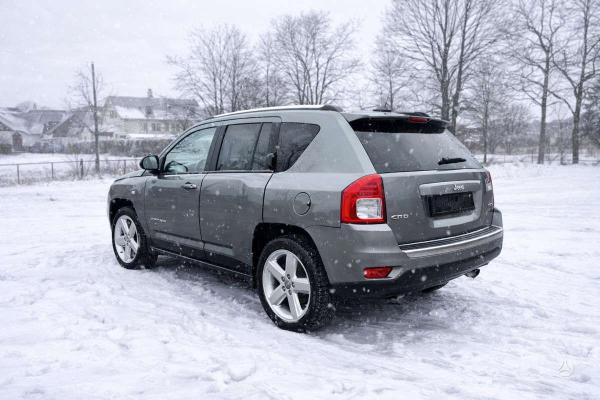 Grey Jeep Compass 2012 in Kelme, with an engine capacity of 2.14 L and mileage of 157 thousand km for 5700 €, photo 4 on AUTOMOTO.COM.LV