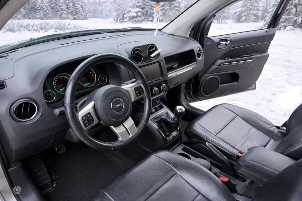 Grey Jeep Compass 2012 in Kelme, with an engine capacity of 2.14 L and mileage of 157 thousand km for 5700 €, photo 6 on AUTOMOTO.COM.LV