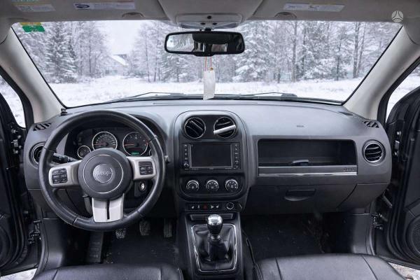 Grey Jeep Compass 2012 in Kelme, with an engine capacity of 2.14 L and mileage of 157 thousand km for 5700 €, photo 7 on AUTOMOTO.COM.LV