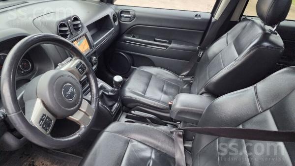 Grey Jeep Compass 2012 in Riga, with an engine capacity of 2.20 L and mileage of 0 thousand km for 4800 €, photo 8 on AUTOMOTO.COM.LV