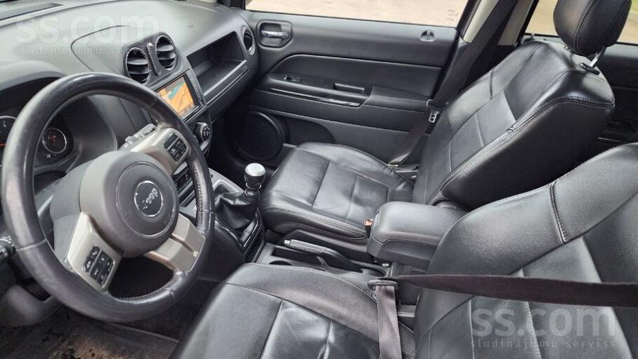 Grey Jeep Compass 2012 in Riga, with an engine capacity of 2.20 L and mileage of 0 thousand km for 4800 €, photo 9 on AUTOMOTO.COM.LV