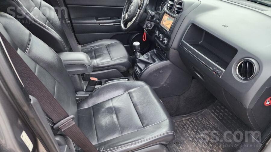 Grey Jeep Compass 2012 in Riga, with an engine capacity of 2.20 L and mileage of 0 thousand km for 4800 €, photo 12 on AUTOMOTO.COM.LV