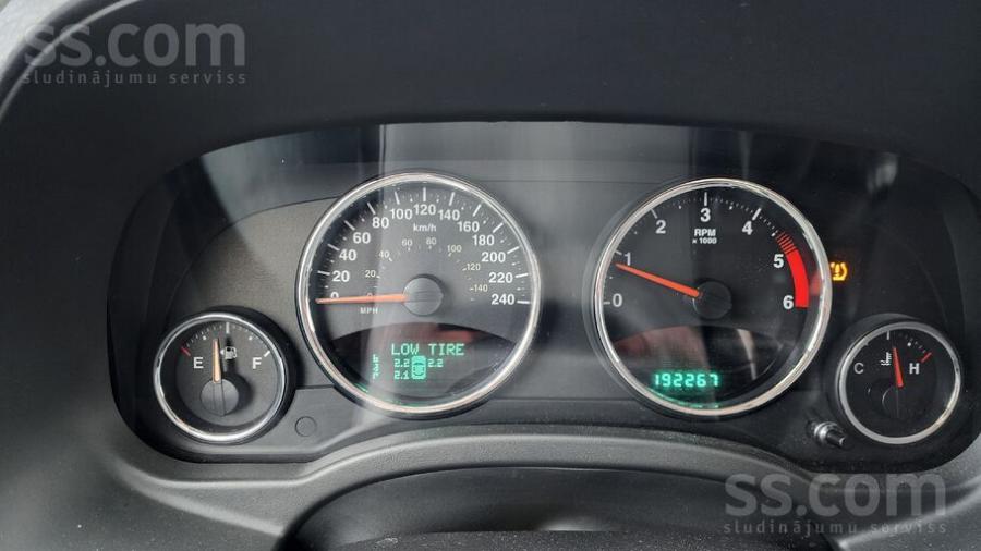 Grey Jeep Compass 2012 in Riga, with an engine capacity of 2.20 L and mileage of 0 thousand km for 4800 €, photo 14 on AUTOMOTO.COM.LV
