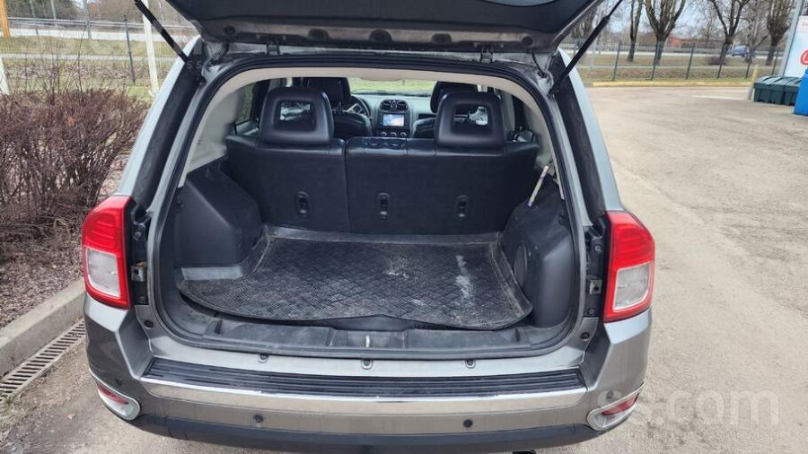 Grey Jeep Compass 2012 in Riga, with an engine capacity of 2.20 L and mileage of 0 thousand km for 4800 €, photo 16 on AUTOMOTO.COM.LV
