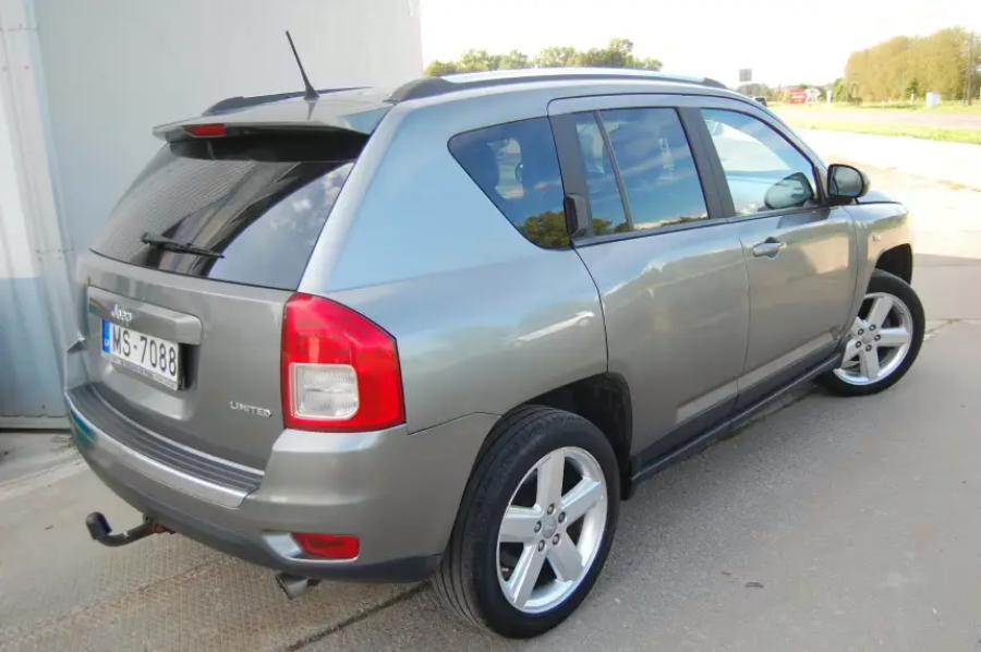 Grey Jeep Compass 2013 in Jekabpils, with an engine capacity of 2.20 L and mileage of 193 thousand km for 6000 €, photo 3 on AUTOMOTO.COM.LV