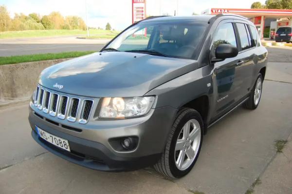 Grey Jeep Compass 2013 in Jekabpils, with an engine capacity of 2.20 L and mileage of 193 thousand km for 6000 €, photo 3 on AUTOMOTO.COM.LV