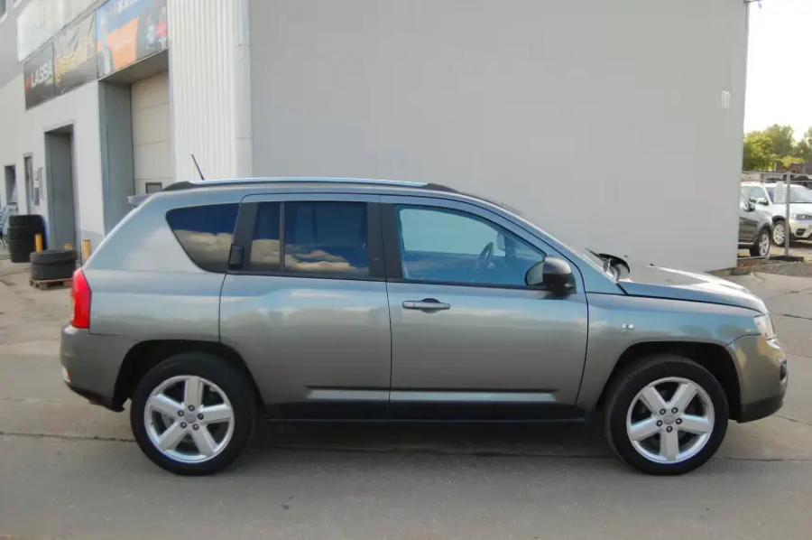 Grey Jeep Compass 2013 in Jekabpils, with an engine capacity of 2.20 L and mileage of 193 thousand km for 6000 €, photo 7 on AUTOMOTO.COM.LV
